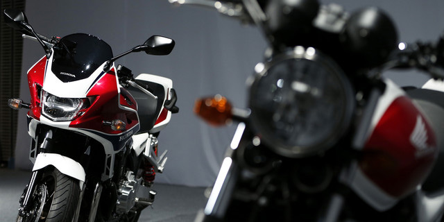 Honda CB 400 Super Four: Motor dengan teknologi VTEC